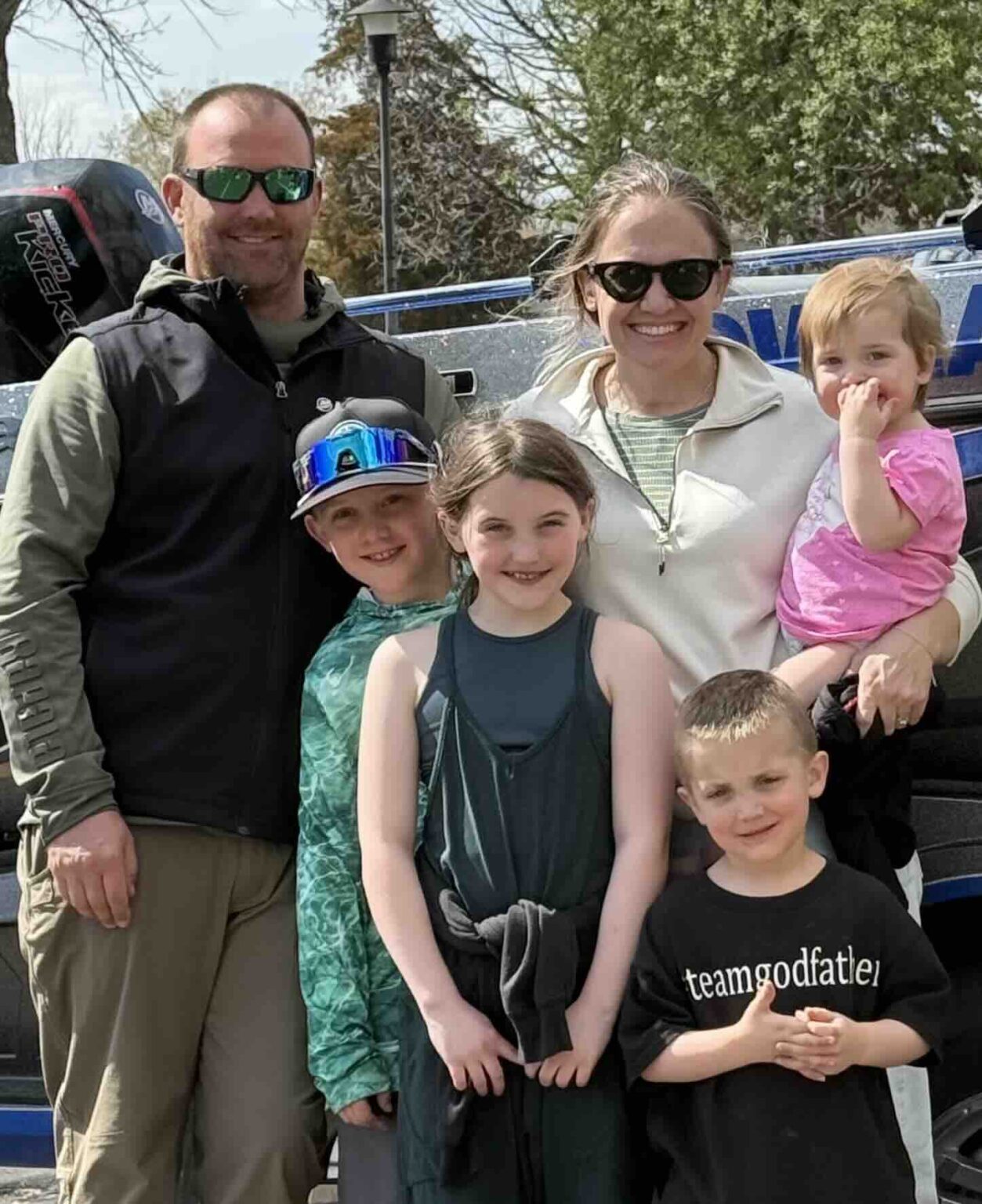 Curt and Kayla Hanson with (l to r), Canaan, Chloe, Kase and Kaitlin.